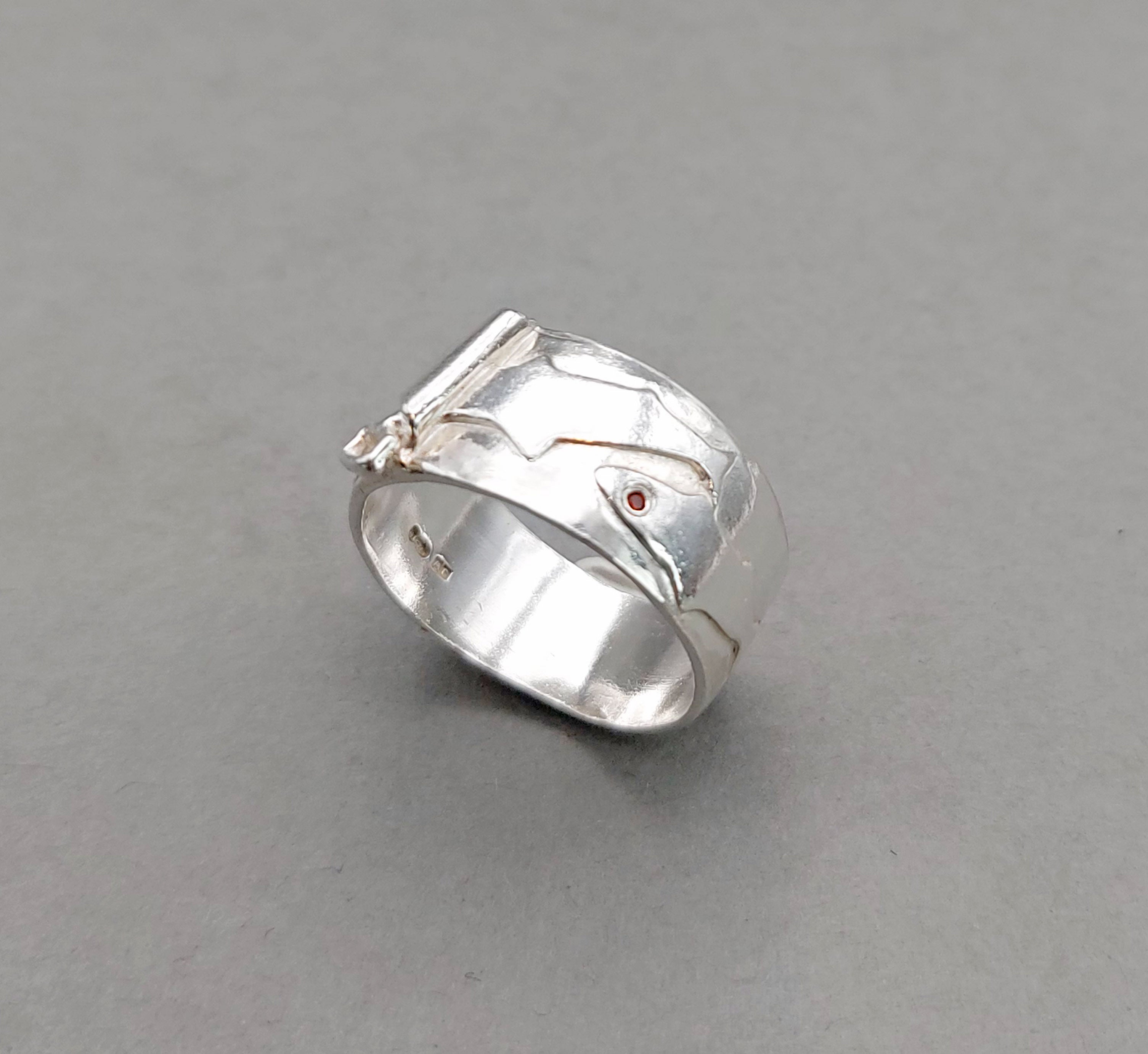 Sardine Ring – Julian Warrender Precious Metal Jewellery